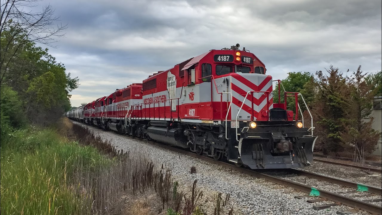 Four SD40-2s Lead a 95 Car Grain Train at DBR Junction - 8/15/2020 - YouTube
