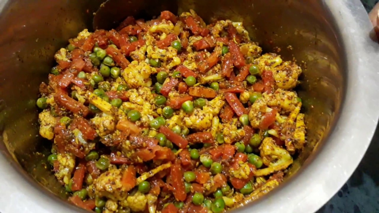 मटर गाजर गोभी का चटपटा स्वादिष्ट अचार/ Mix Achar recipe!! - YouTube