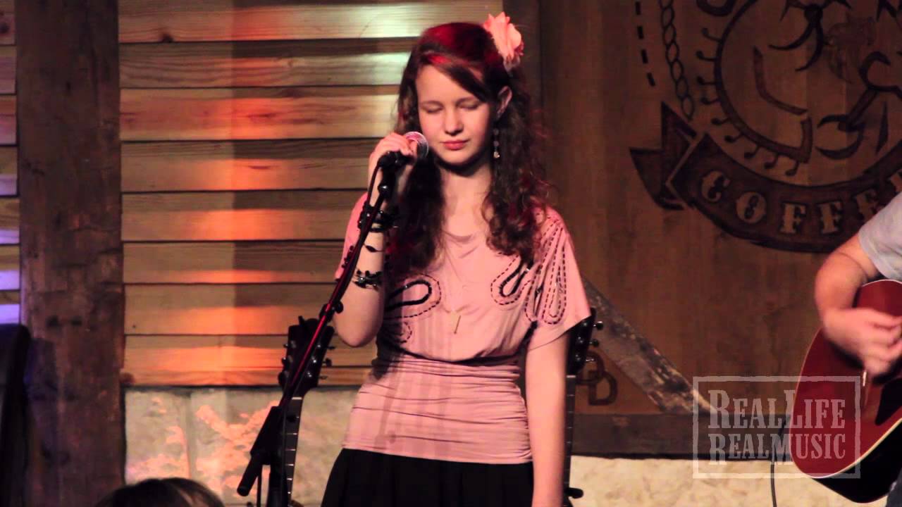Julianna Banks - "Free" Live at Dosey Doe - YouTube