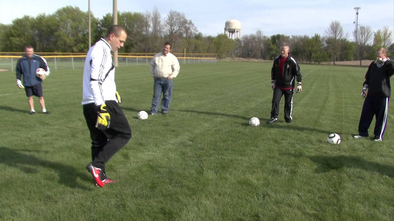 A couple of dynamic soccer stretches - YouTube