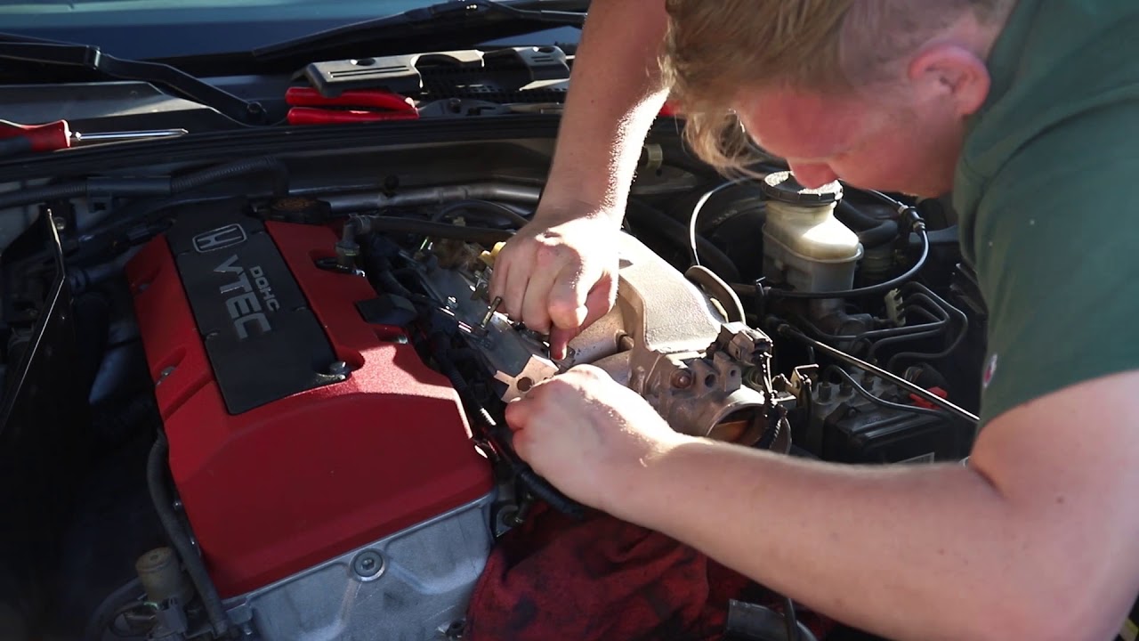 AP1 S2000 K&N Intake Install - YouTube