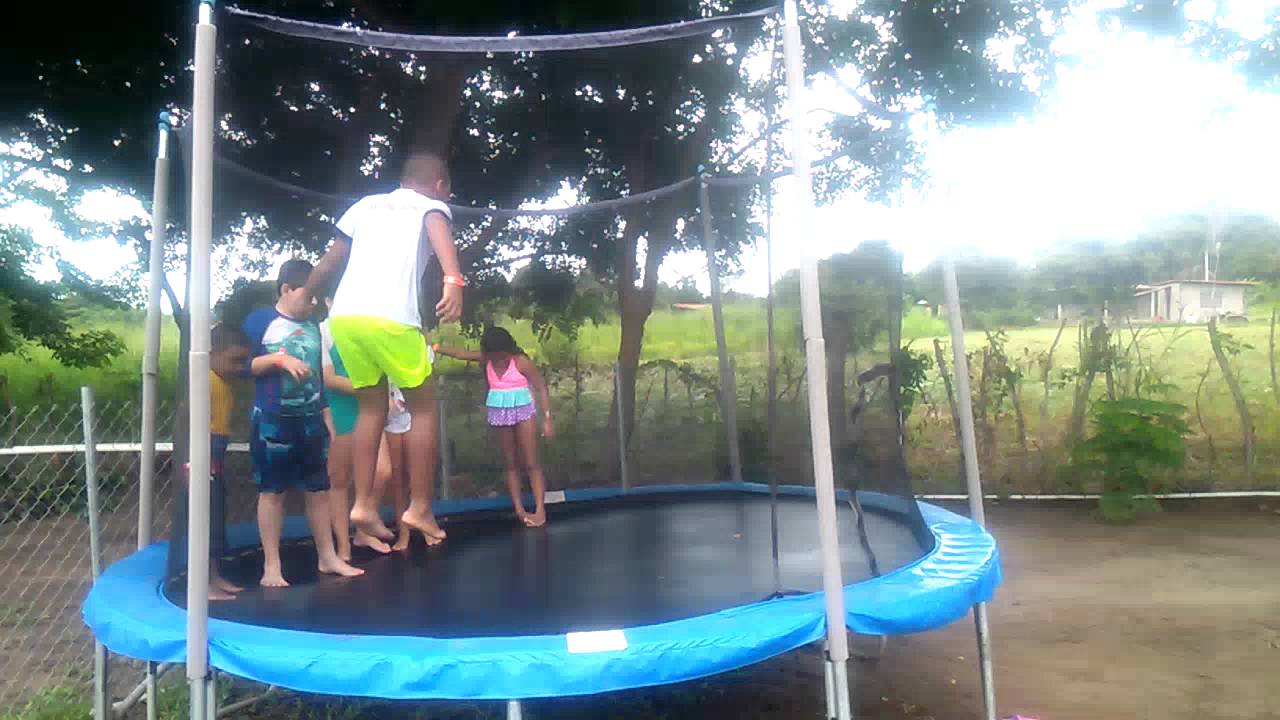 Aidan saltarin en El Rincon de Lupe - YouTube