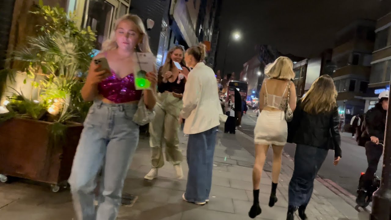 Nightlife in central London | beautiful Girls on the streets of London ...