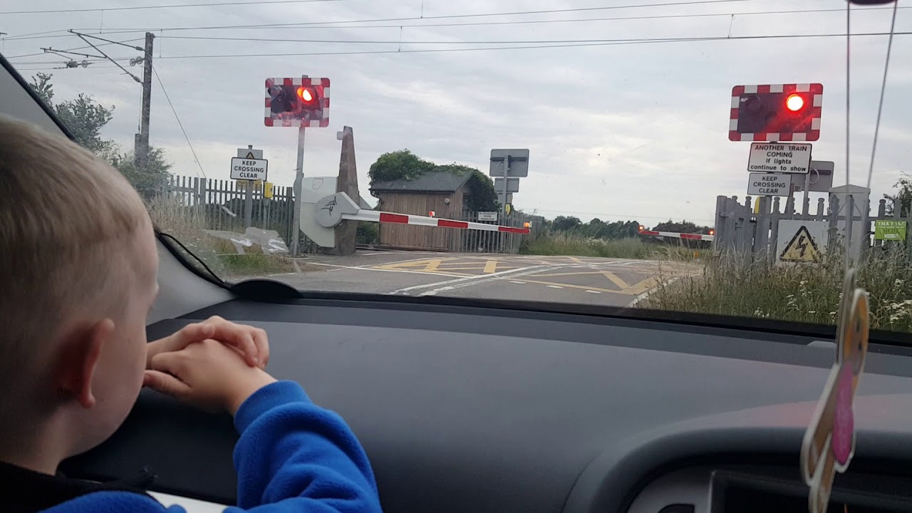 railway crossing Royston - YouTube