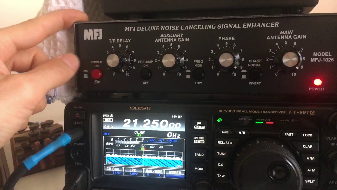 MFJ 1026 - noise canceler in action - YouTube