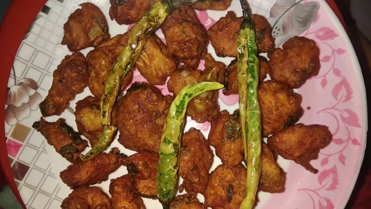 Chicken Pakoda // Street Food Chicken Pakodi // Fried Chicken ...
