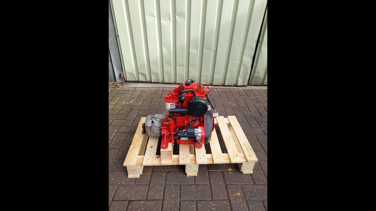 Ruggerini RM90 scheepsmotor - YouTube