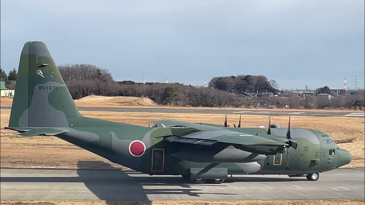 C-130 3機編隊 - YouTube