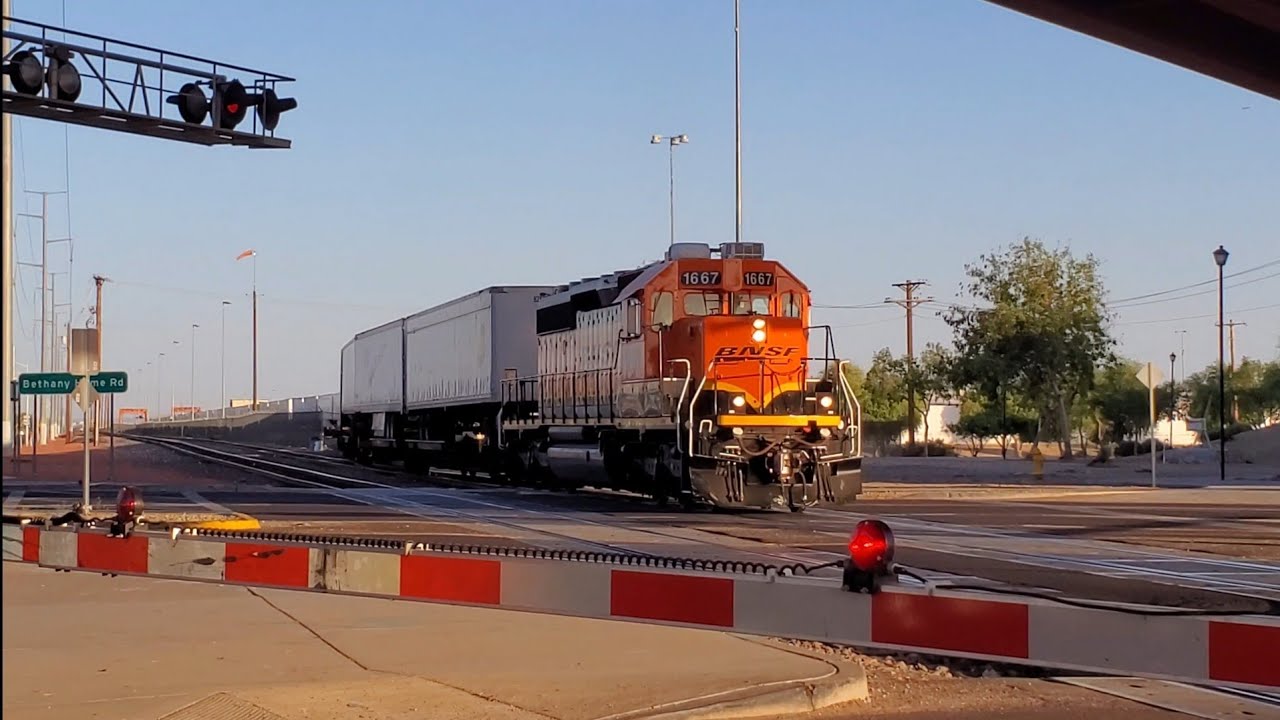 BNSF Trains at Glendale and Phoenix, Arizona - YouTube