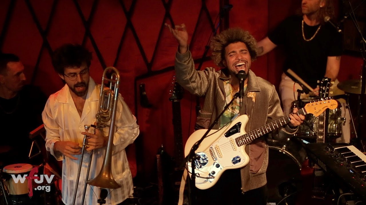 Devon Gilfillian - "Love You Anyway" (Live at Rockwood Music Hall ...