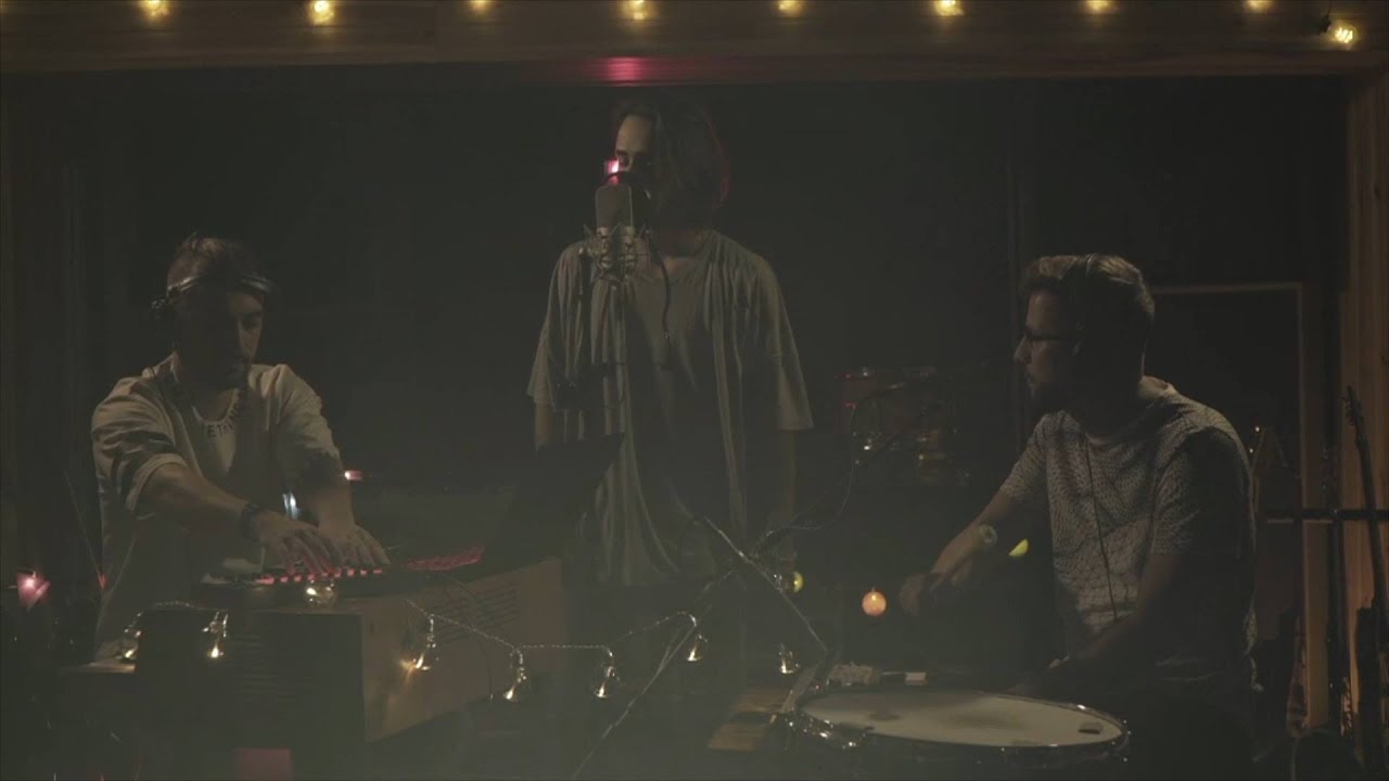 Karetus - Wall Of Love (ft. Diogo Piçarra) [ACOUSTIC] - YouTube