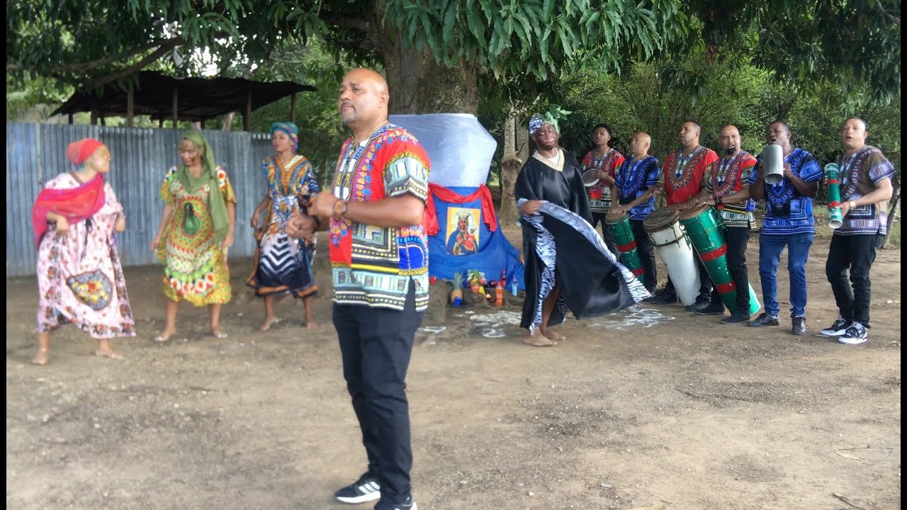 Grupo de Atabales San Miguel - Madam zili - YouTube