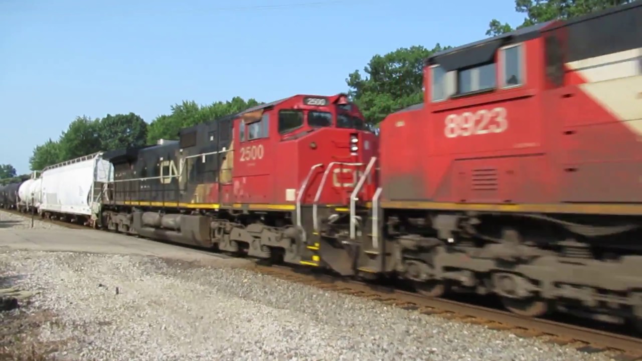 CN 8883, 8923, 2500 speed East with mixed freight cars: BN, BNSF ...