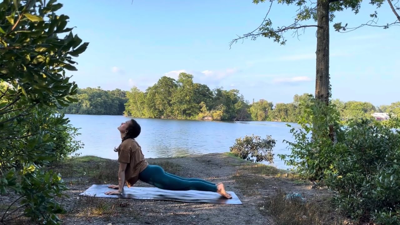 30-Minute Hatha Yoga Flow - Experienced Beginner/Intermediate - Calm Your Mind, Strengthen Your ...