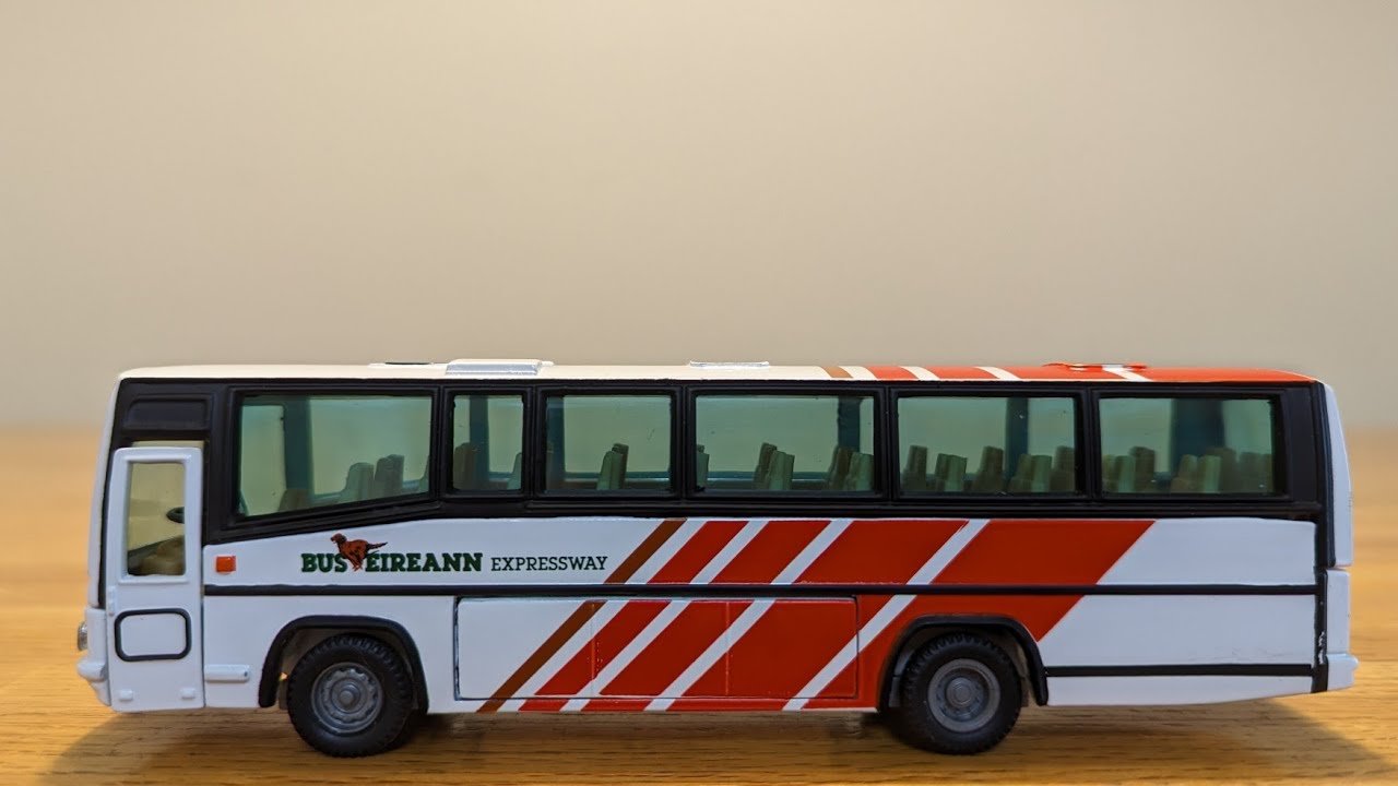 Corgi Classics Bus Eireann expressway bus Mark's Models Dublin Plaxton Paramount 3500 review 🇮🇪 ...