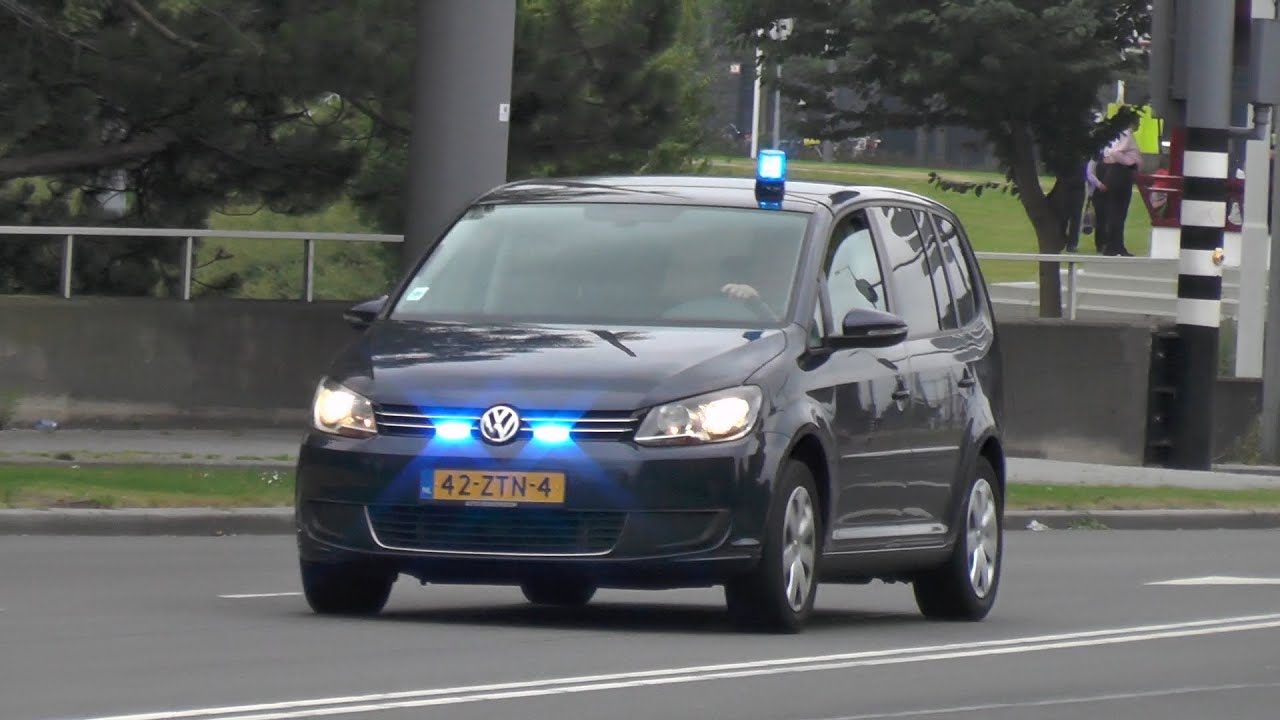 Onherkenbare politieauto met spoed door Rotterdam - YouTube