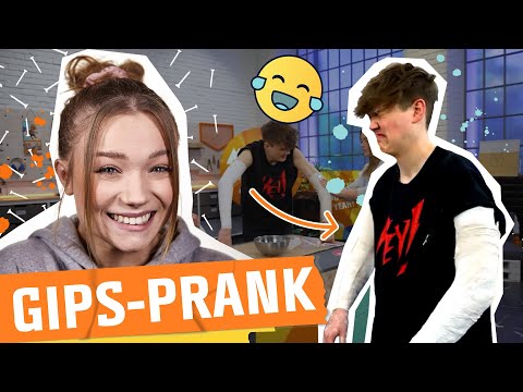 PRANK: HEYMORITZ bekommt einen GIPS! 😂 | MACH MAL mit OBI