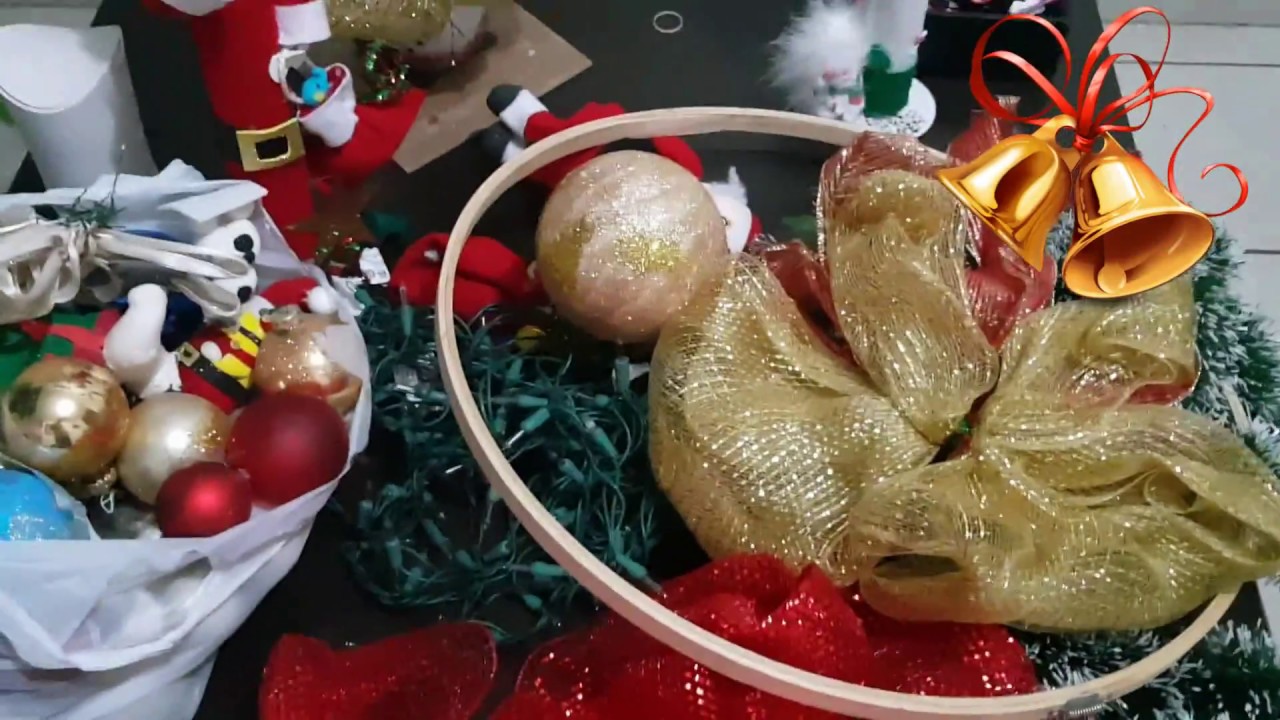 CORONA DE NAVIDAD HECHA DE COSAS NAVIDEÑAS RECICLADAS Y UN ARO DE ...