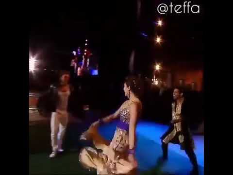 Bollywood meets Hollywood - Priyanka Chopra Jonas and John Travolta!