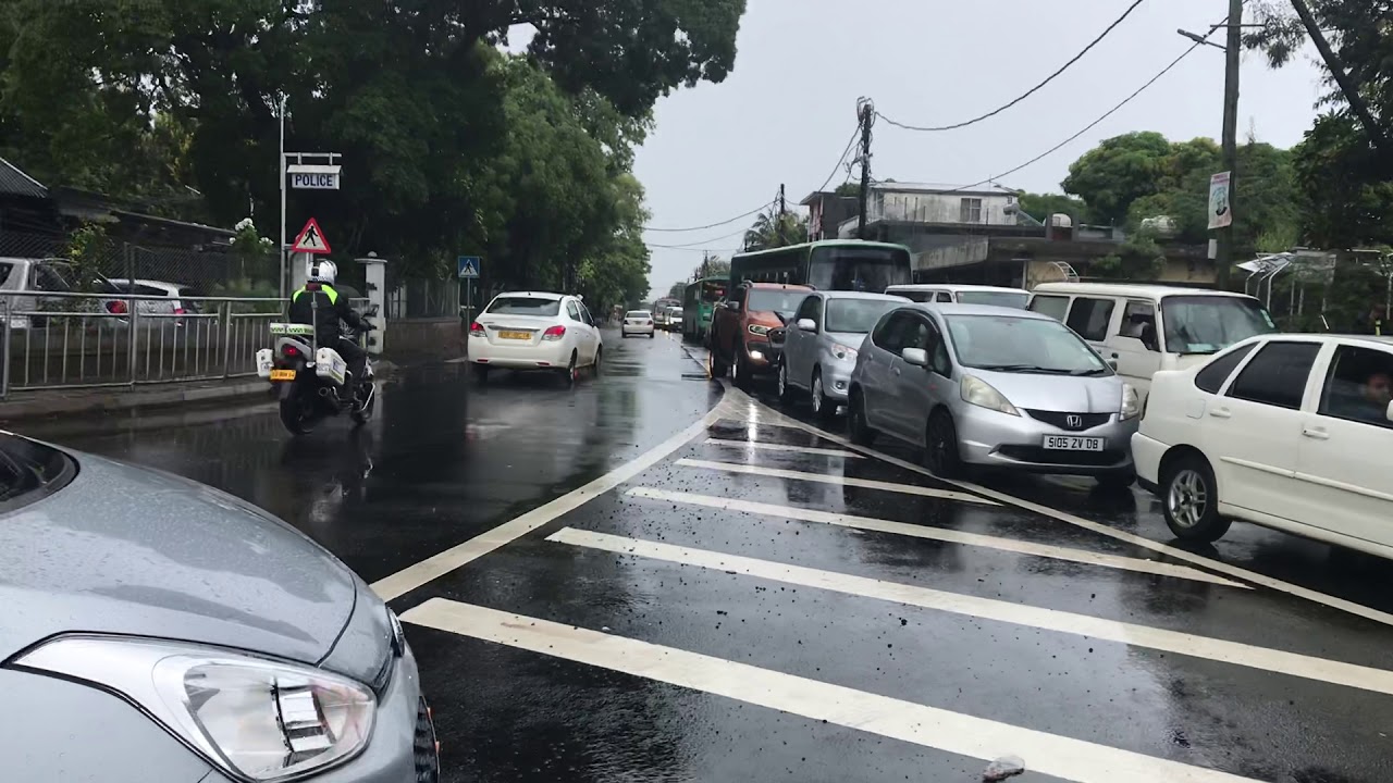 Monster Traffic jam after flooding mauritius - YouTube