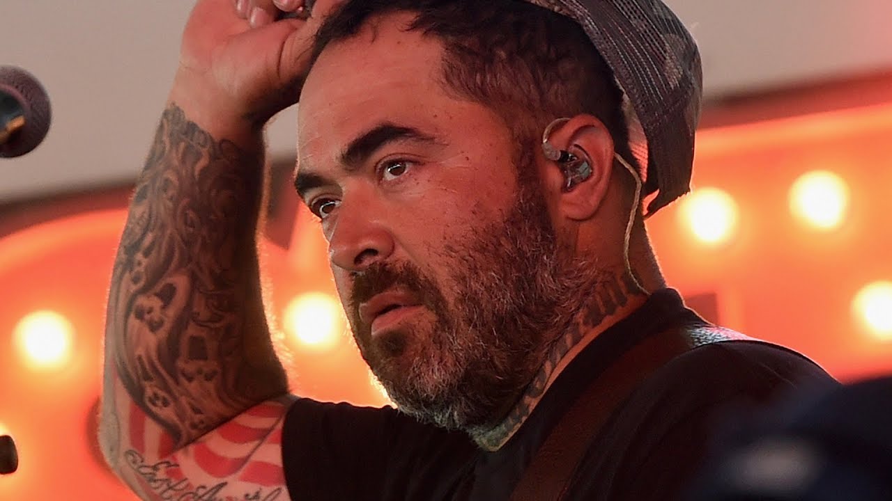 Aaron Lewis Slams Modern Country Singers for 'Choking' Country Music ...