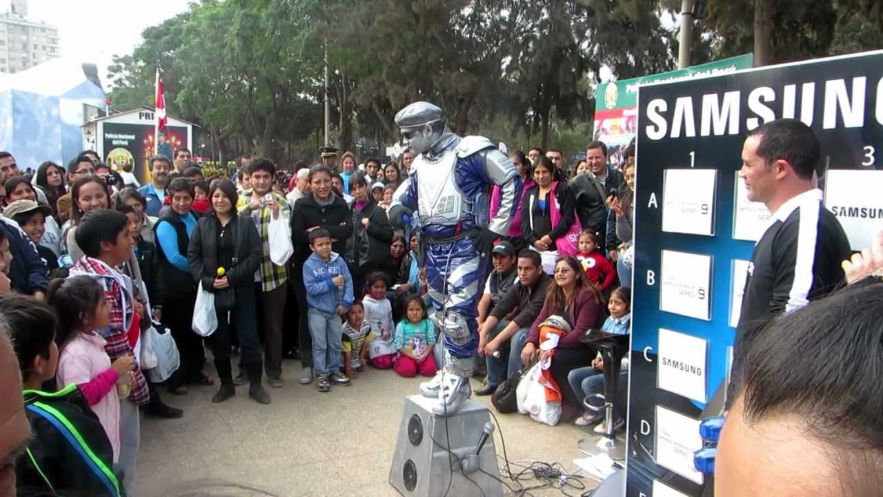 ROBOTIN PERUANO EN MISTURA 2012 - YouTube