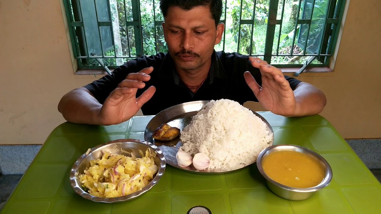 Ajke 2 Kg Chaler Rice Ami Ekai Khea Nilam | Bhaat Sathe Sudhu Alu Dim ...