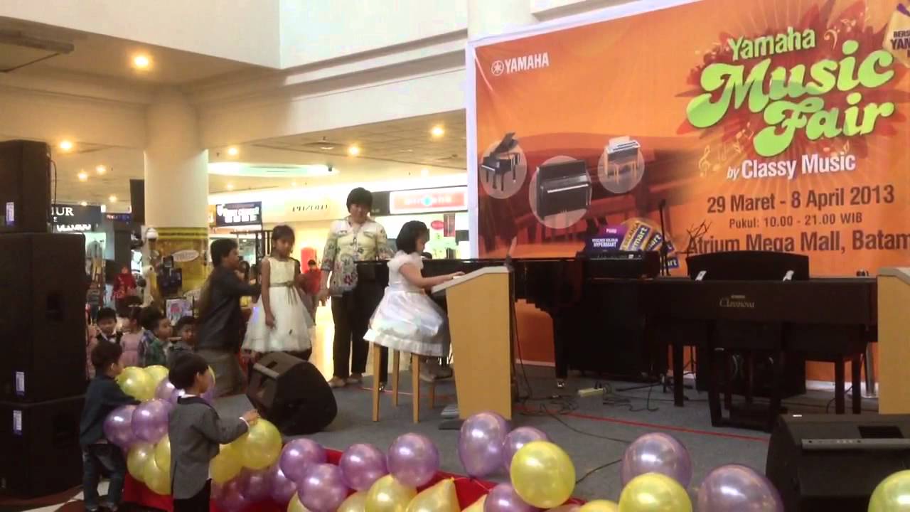 Nikita show@megamall batam centre - YouTube