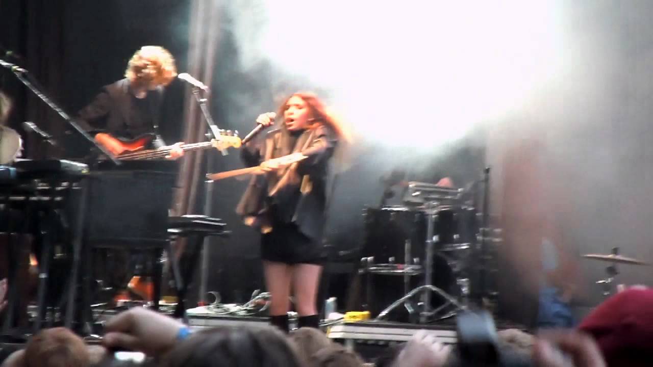 Lykke Li - Rich Kids Blues Lollapalooza August 6, 2011 - YouTube