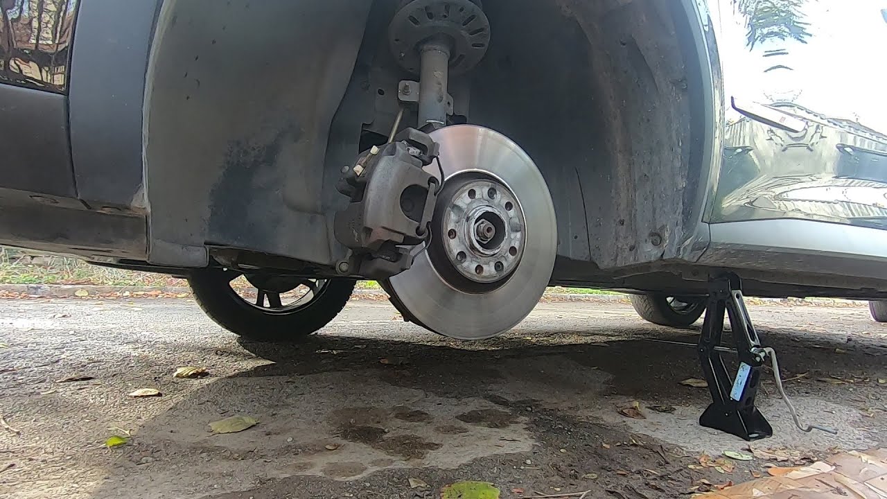 DS7 Crossback Front Brake Pads Replacement - YouTube