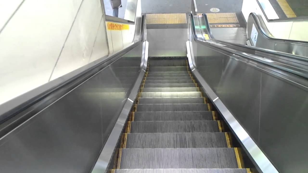 JR磯子駅 東芝エスカレーター下り / Toshiba escalator JR Isogo station - YouTube