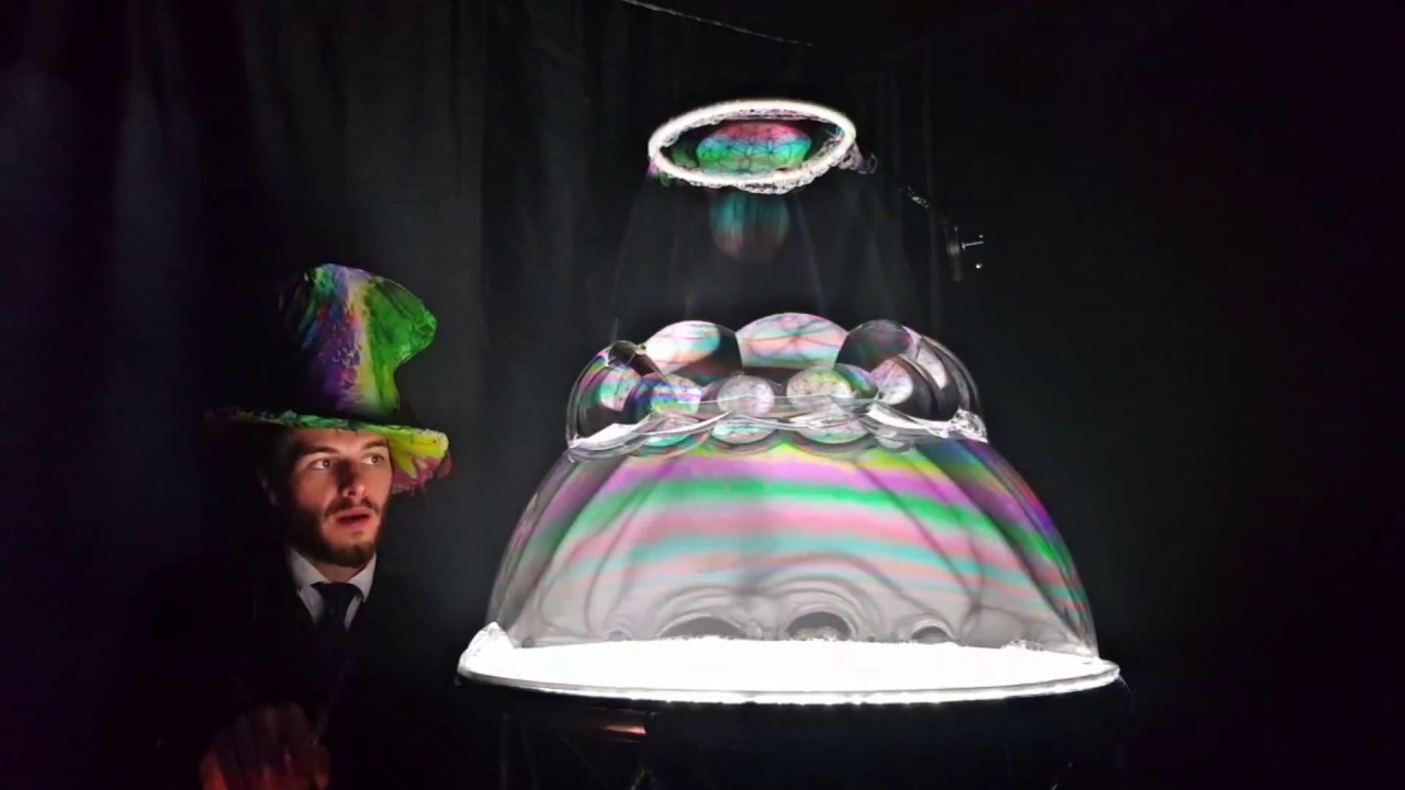 Bubble Performer in London. Live art Performer. Maxwell the ...