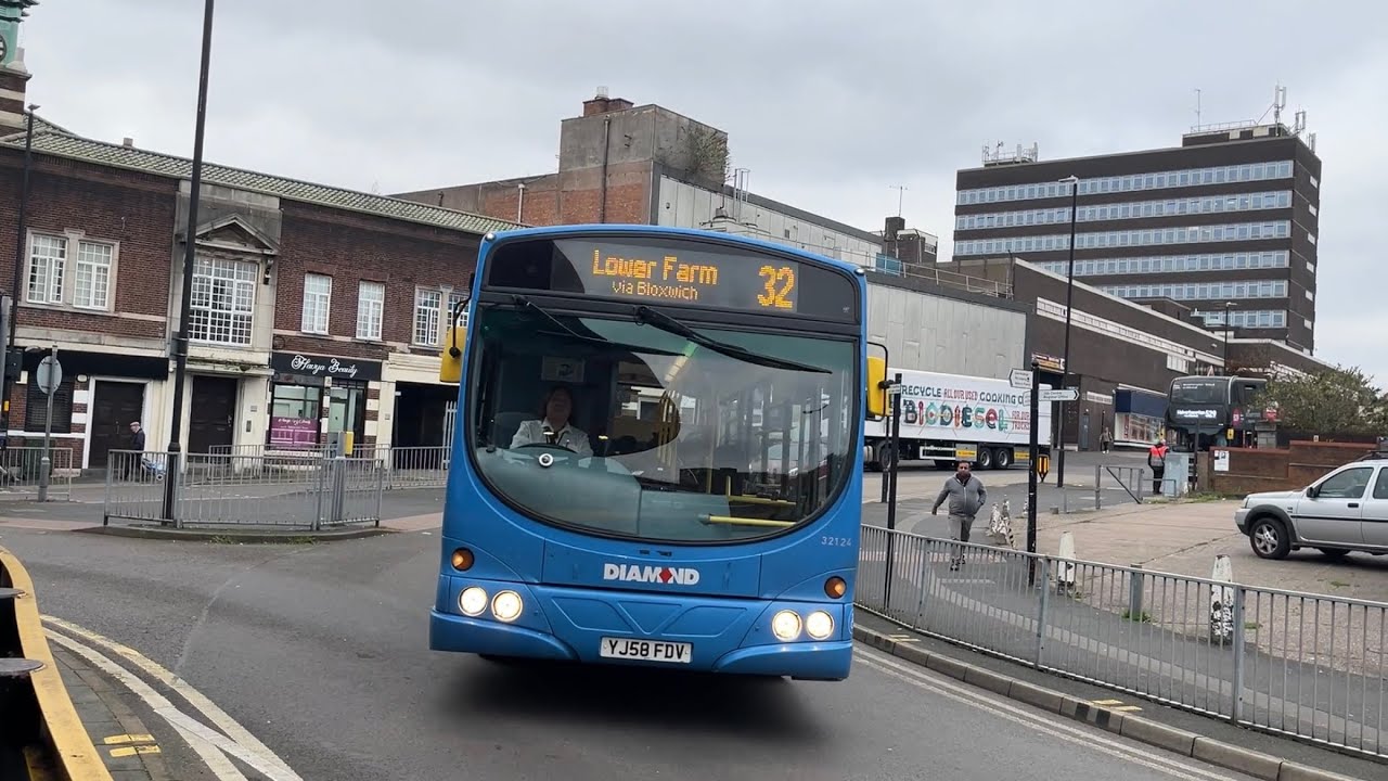 Diamond Buses 32124 YJ58 FDV Wright Pulsar 1/VDL SB200 at Walsall Bus ...