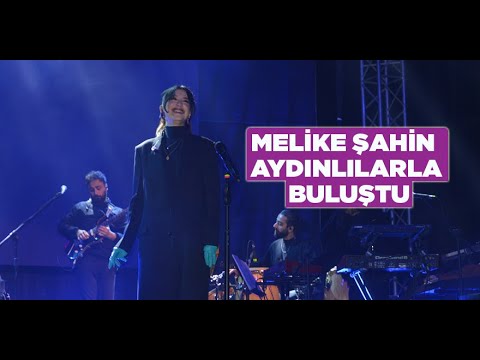 Melike Şahin Aydın'da yeni yıl konserinde hayranlarıyla buluştu #aydın #melikeşahin #keşfet #shorts
