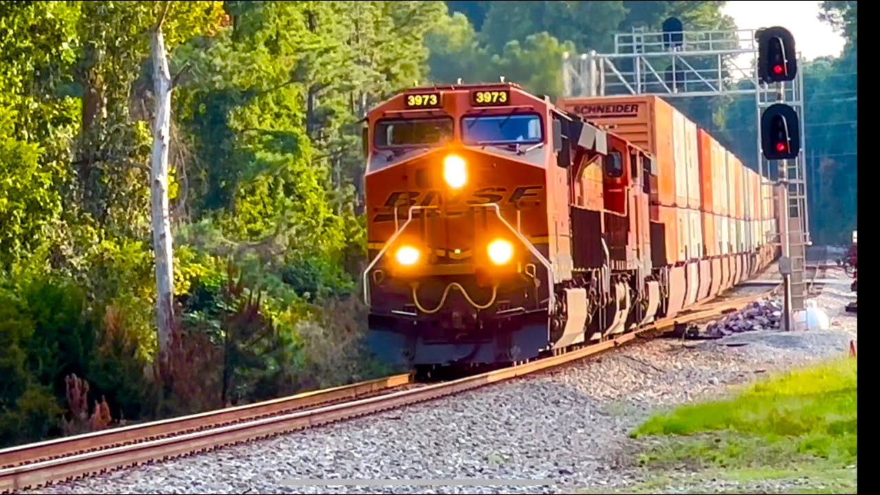 NS 240: BNSF 3973 5889 8323 Duluth GA - YouTube