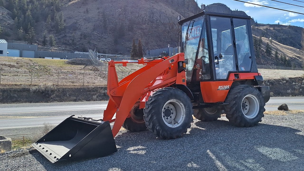 2014 Kubota R520S Loader - YouTube