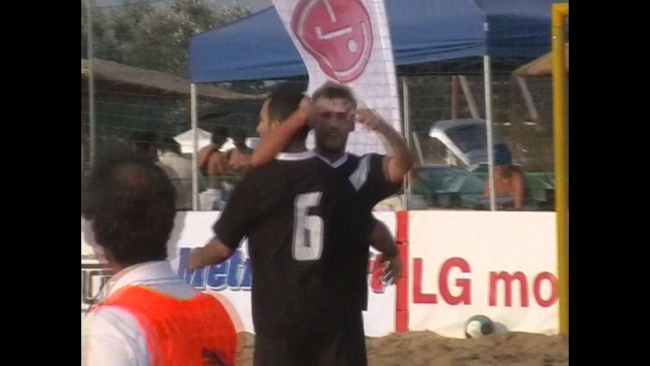Beach Soccer Finals - Epanomi 2010 (Nikos Alexandropoulos' free kick ...