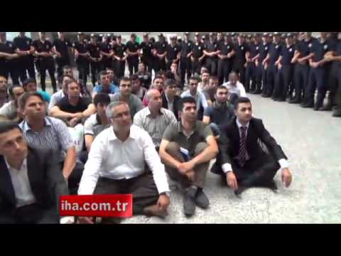 Gözaltındaki polisler adliyeden çıkmak istedi