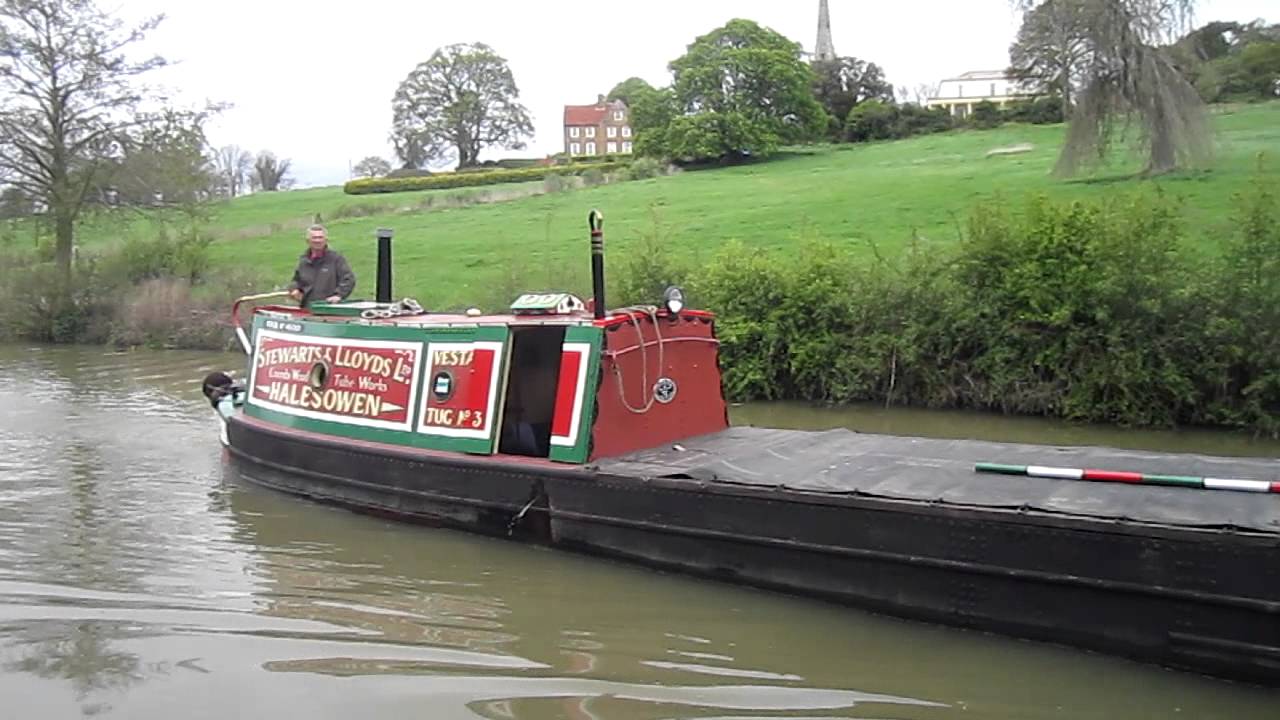 Narrow Boats at Braunston 2 - Tug - YouTube
