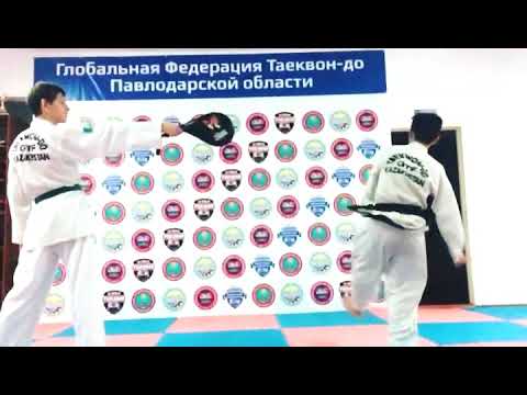 Удар в прыжке на 360°