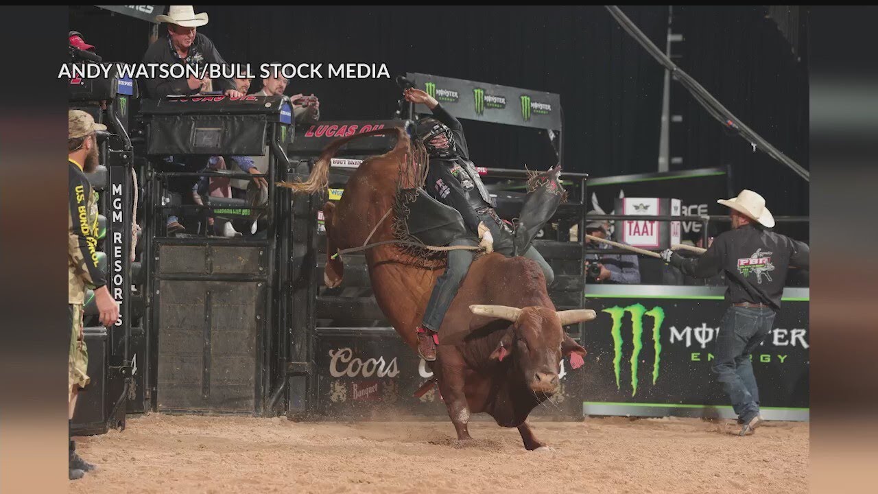 Professional bull riders stampede into Youngstown - YouTube