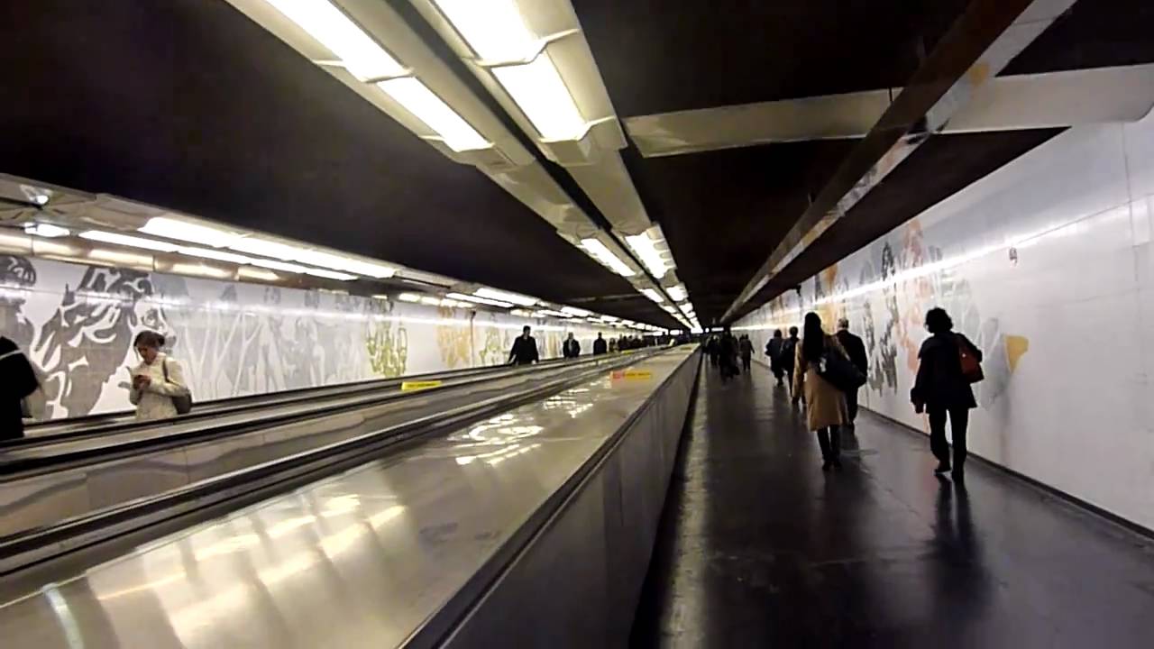 Passage to the Invalides Métro Station - YouTube