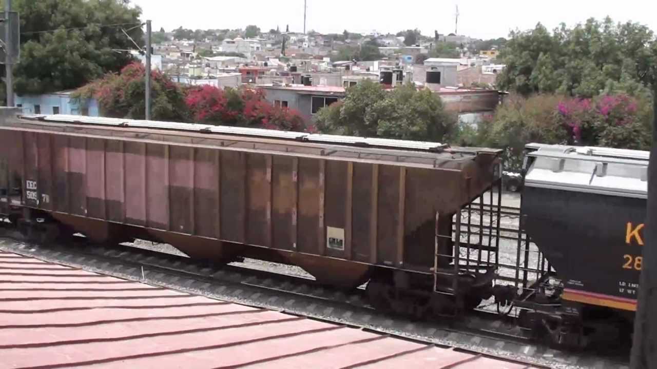 Kansas City Southern de Mexico Mixed freight Trains at Queretaro - YouTube