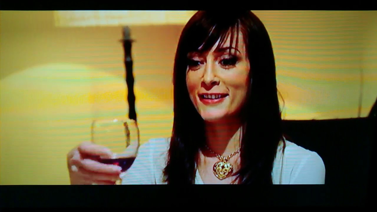 FAMILY FIGHT AT THE DINNER TABLE. WATCH TILL THE END. - YouTube