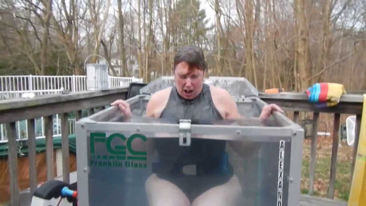 Extreme Cold Water Breath Holds - Water temp 37f or 2c - YouTube