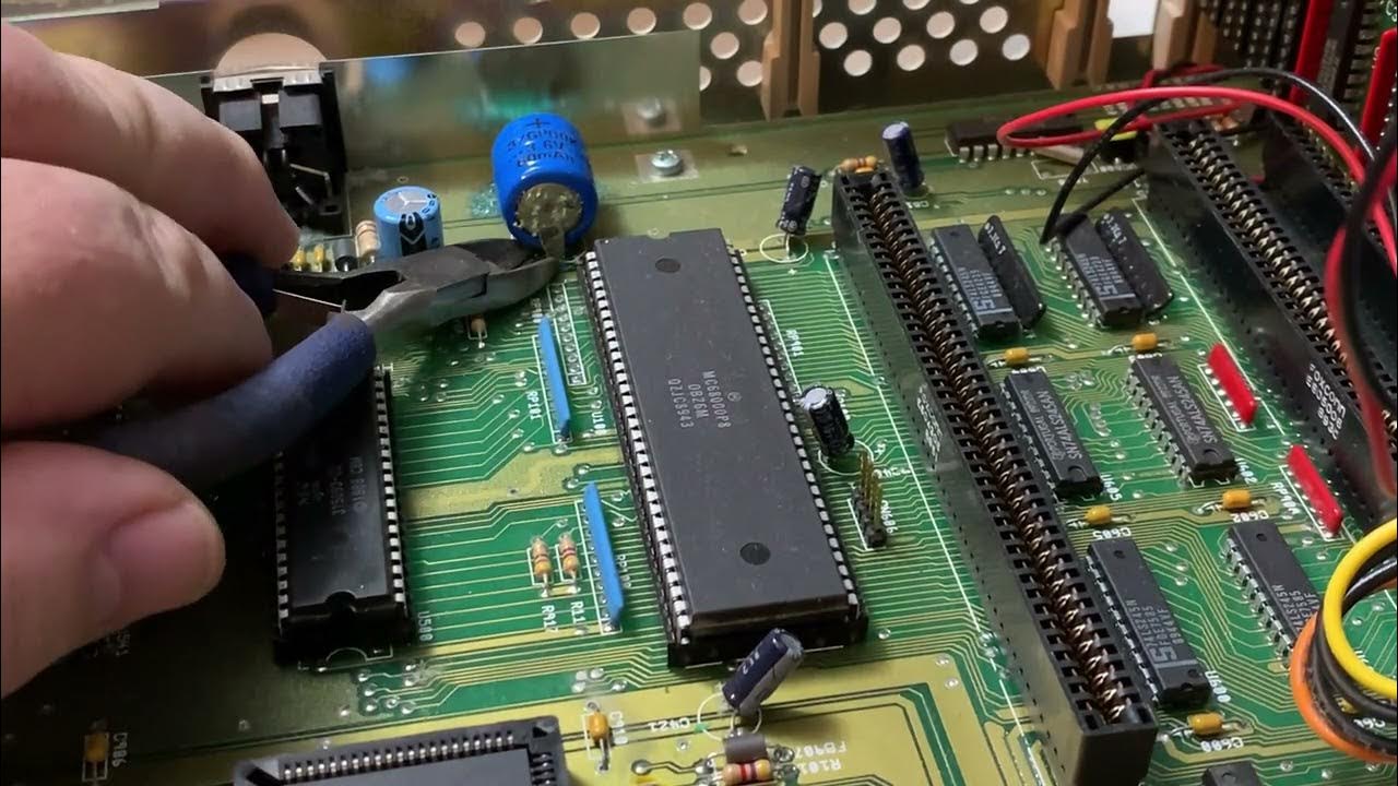 World of Commodore Amiga 2000 HD - The Right Tools Are Essential! Battery Removal! - Episode ...