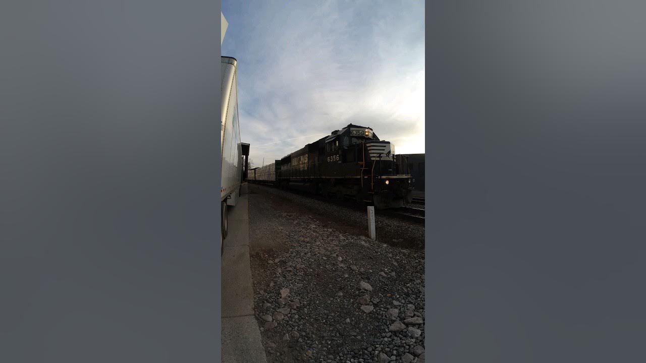 NS #6356 SD40E leads T21 towards Alcoa TN. #shorts #norfolksouthern #railfans #localtrain - YouTube