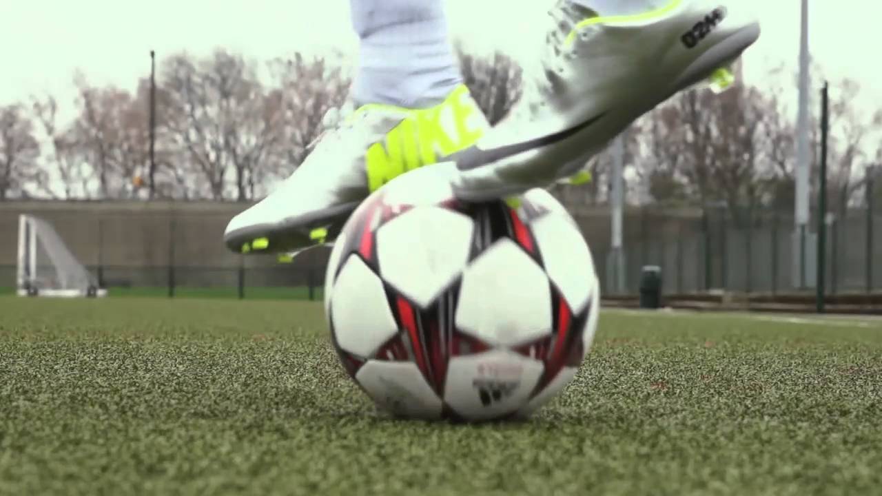 Evolution of soccer boots bz - YouTube