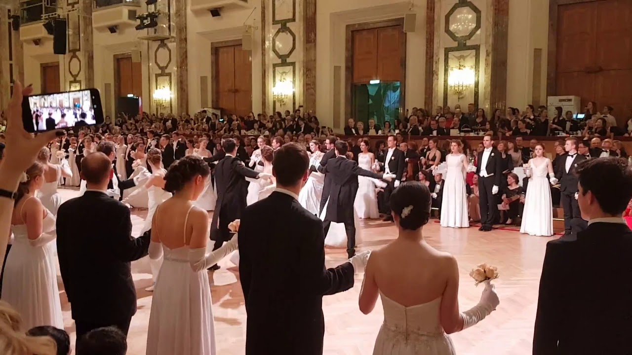 IAEA Ball 2018 - Debütant / b - YouTube