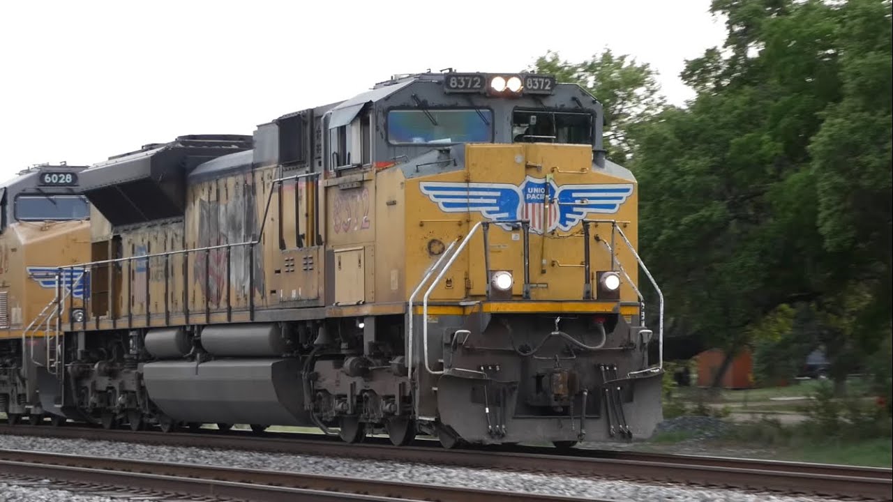 UP 8372 w/ Sick K5LLA Leads a Northbound Rock Train Thru Kyle, TX on 4/1/23 - YouTube